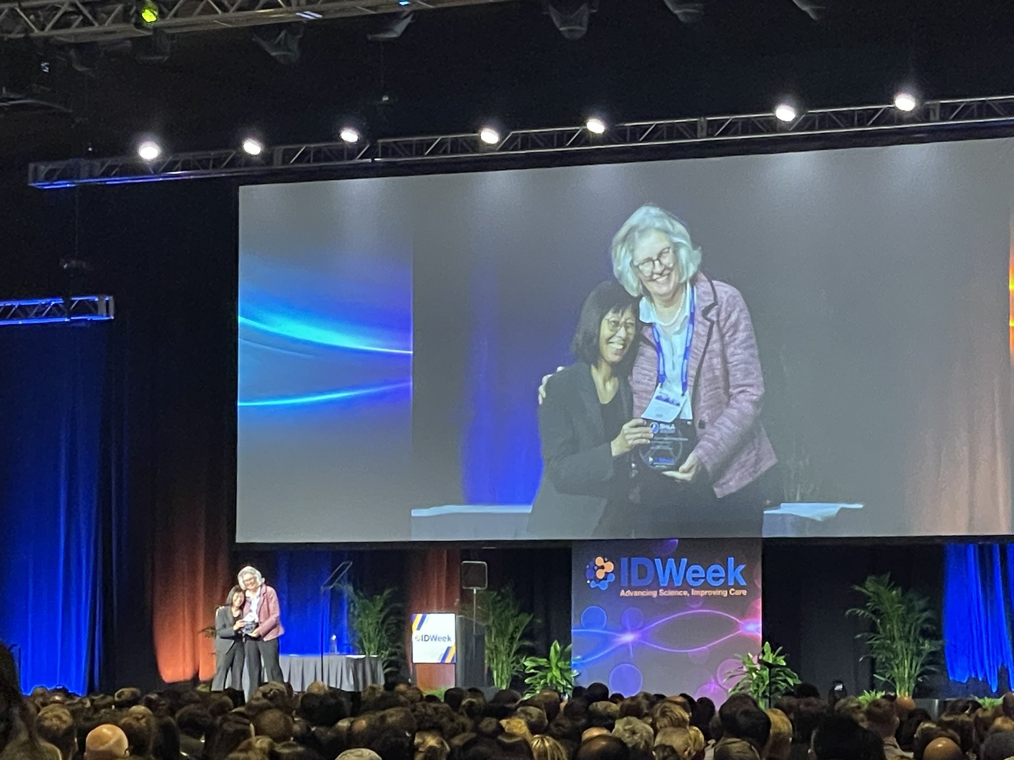 Victoria Fraser, MD presented with SHEA Senior Scholar Award at IDWeek ...